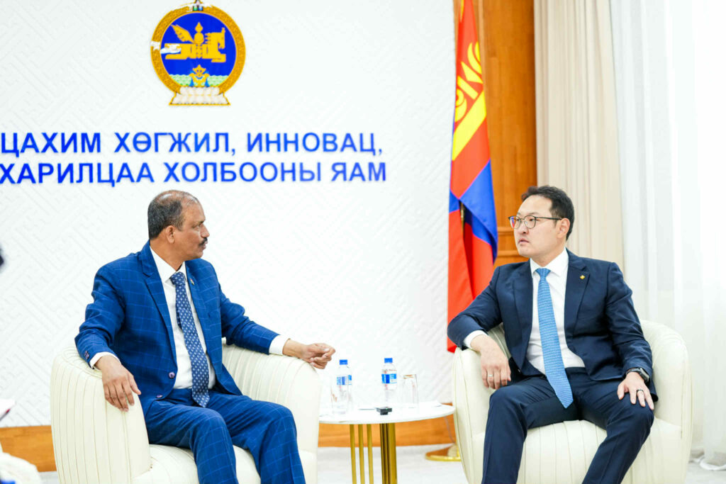 Цахим хөгжил, инновац, харилцаа холбооны сайд Э.Батшугар БНЭУ-аас ...